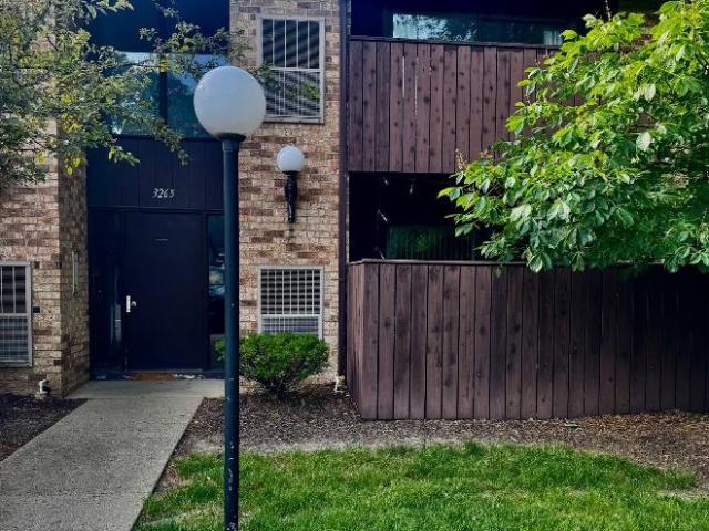 2 Br, 1 bath, Townhouse/Brownstone/RowHouse 3265 Mayfield Rd