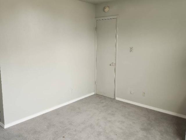 2 Br, 1 bath, Townhouse/Brownstone/RowHouse 3225 Baltimore Avenue 1