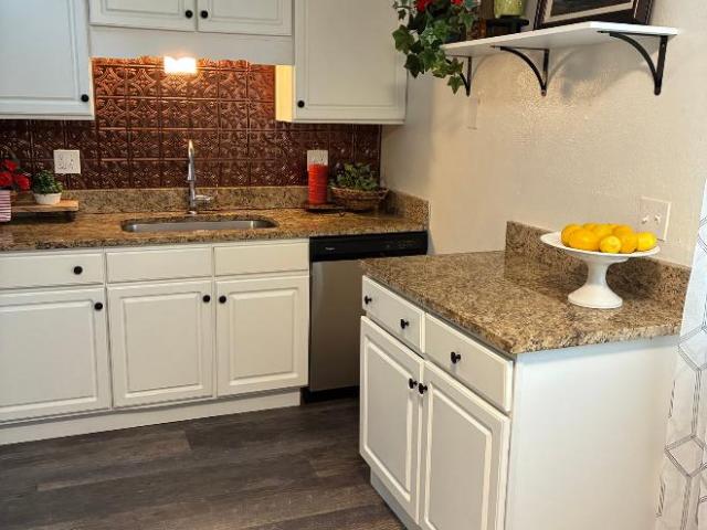2 Br, 1 bath, Townhouse/Brownstone/RowHouse 3355 S Flower St