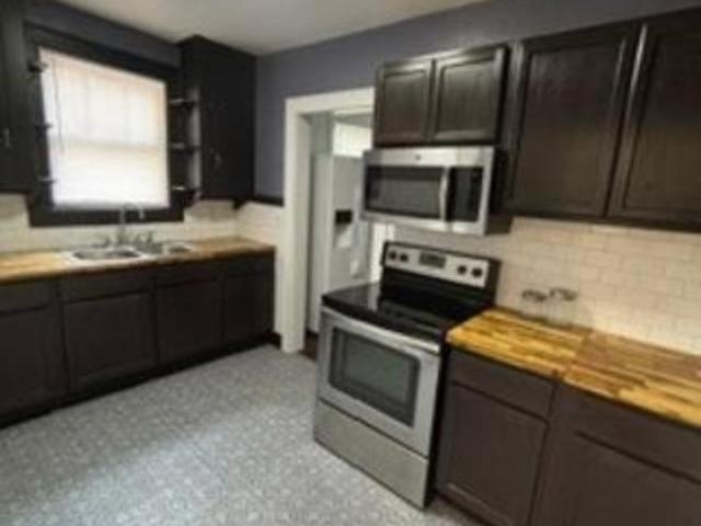 2 Br, 1 bath, Townhouse/Brownstone/RowHouse 3359 Dowling