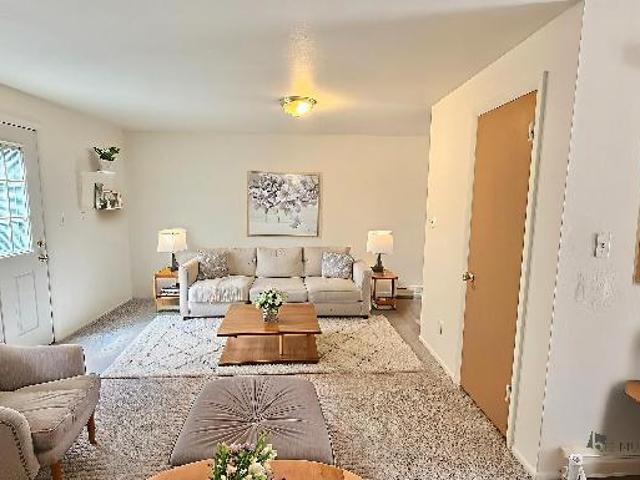 2 Br, 1 bath, Townhouse/Brownstone/RowHouse 3656 3690 Upham Street