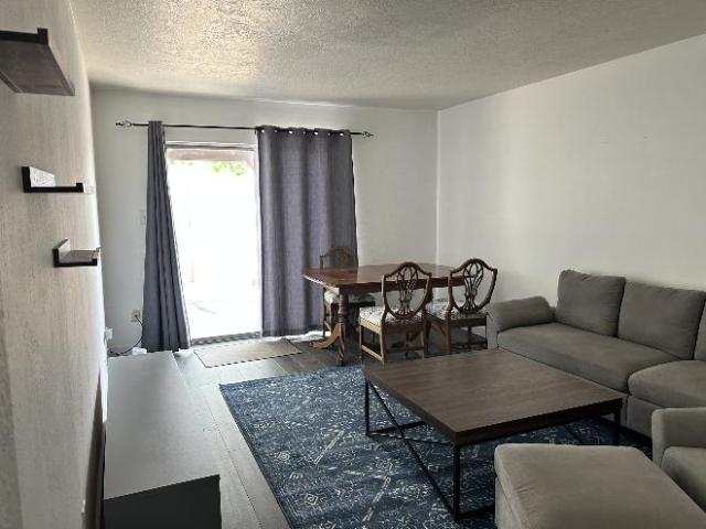 2 Br, 1 bath, Townhouse/Brownstone/RowHouse 3600 Eubank Blvd NE