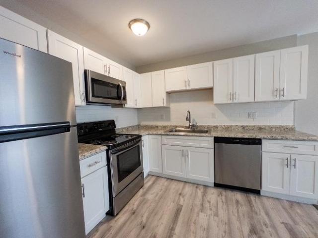 2 Br, 1 bath, Townhouse/Brownstone/RowHouse 405 W Main St