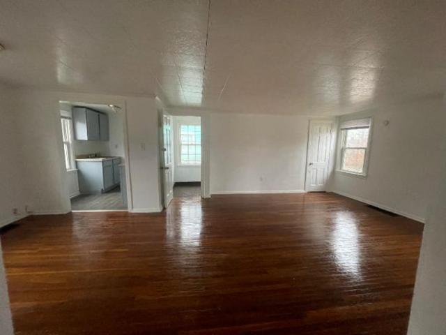 2 Br, 1 bath, Townhouse/Brownstone/RowHouse 418 W Rudisill Blvd