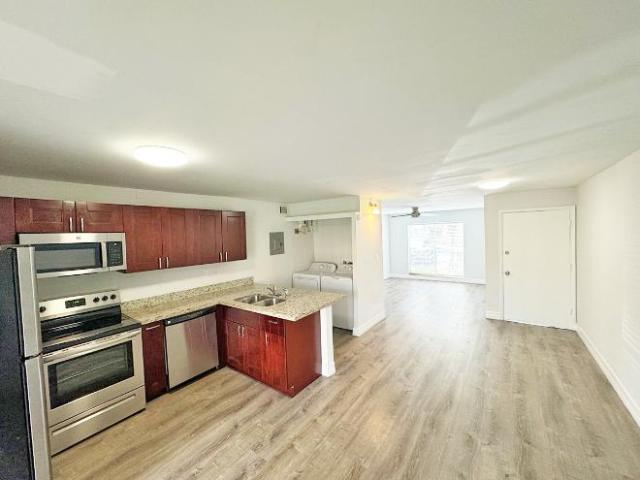 2 Br, 1 bath, Townhouse/Brownstone/RowHouse 4447 Treehouse Lane arbor Keys