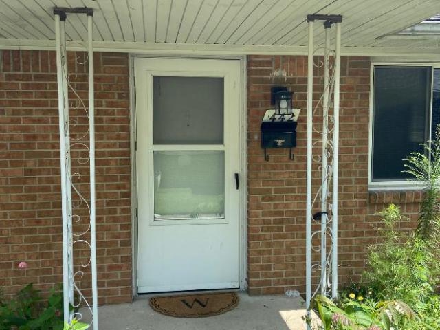 2 Br, 1 bath, Townhouse/Brownstone/RowHouse 442 E Michigan St