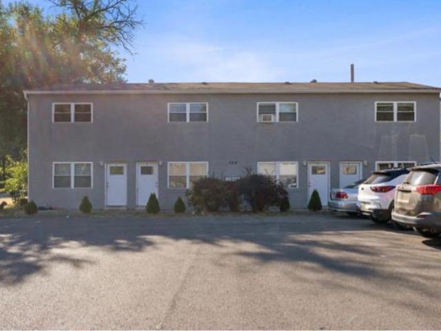 2 Br, 1 bath, Townhouse/Brownstone/RowHouse 464 E Norwich Ave