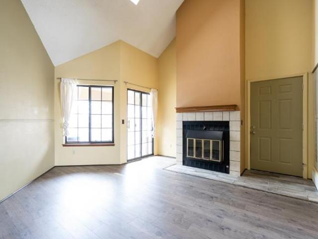2 Br, 1 bath, Townhouse/Brownstone/RowHouse 4763 White Rock Circle