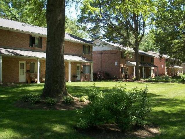 2 Br, 1 bath, Townhouse/Brownstone/RowHouse 485 Brentwood
