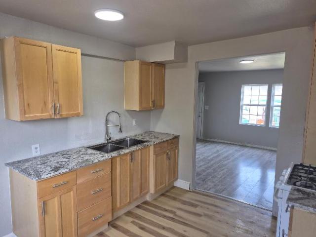 2 Br, 1 bath, Townhouse/Brownstone/RowHouse 501 E Rogers North