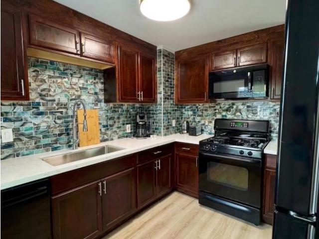 2 Br, 1 bath, Townhouse/Brownstone/RowHouse 5224 NE 62nd Ave
