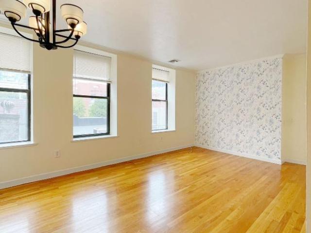 2 Br, 1 bath, Townhouse/Brownstone/RowHouse 5 Grove Street