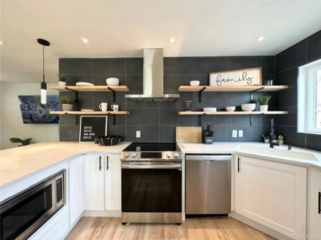 2 Br, 1 bath, Townhouse/Brownstone/RowHouse 6245 E Martin Luther King Jr Blvd