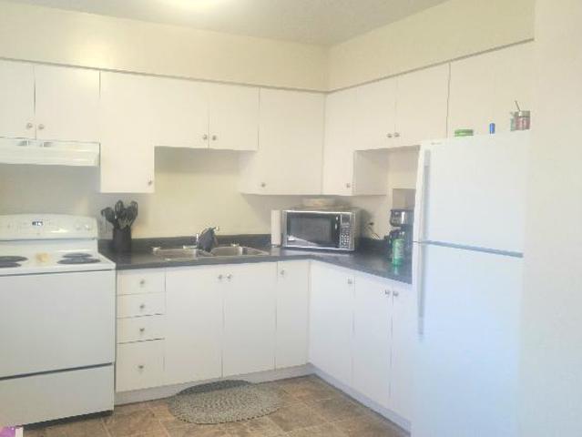 2 Br, 1 bath, Townhouse/Brownstone/RowHouse 65 Fort Street