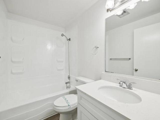2 Br, 1 bath, Townhouse/Brownstone/RowHouse 6660 Fairway Ave SE