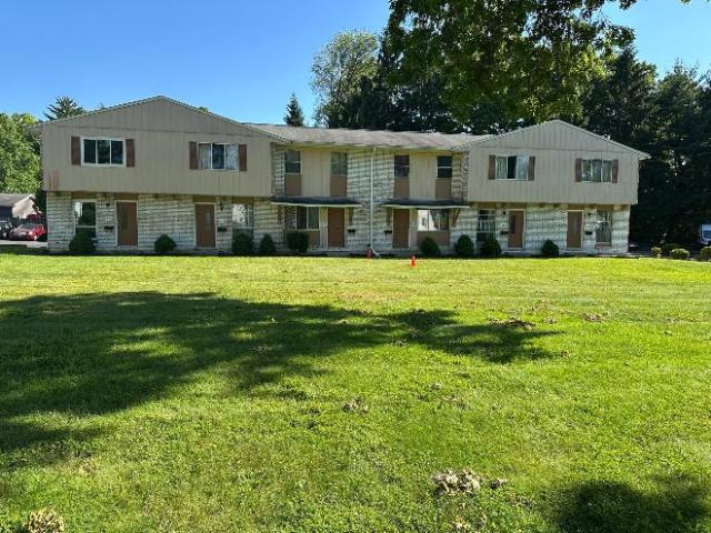 2 Br, 1 bath, Townhouse/Brownstone/RowHouse 670 Loomis Avenu