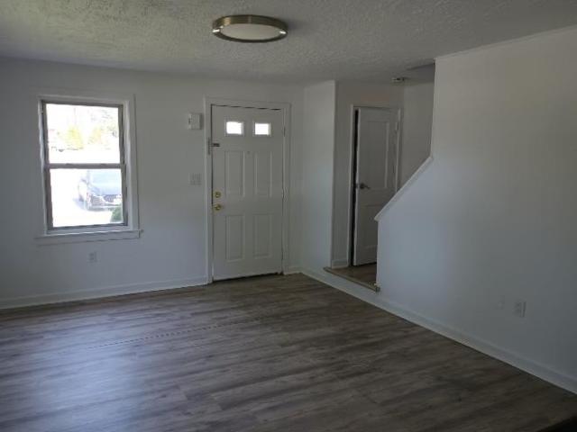 2 Br, 1 bath, Townhouse/Brownstone/RowHouse 680 Willow Ave
