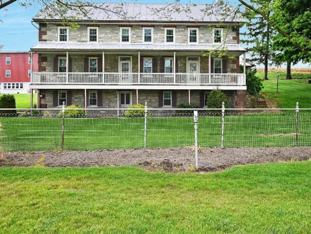 2 Br, 1 bath, Townhouse/Brownstone/RowHouse 705 Schaeffer Rd