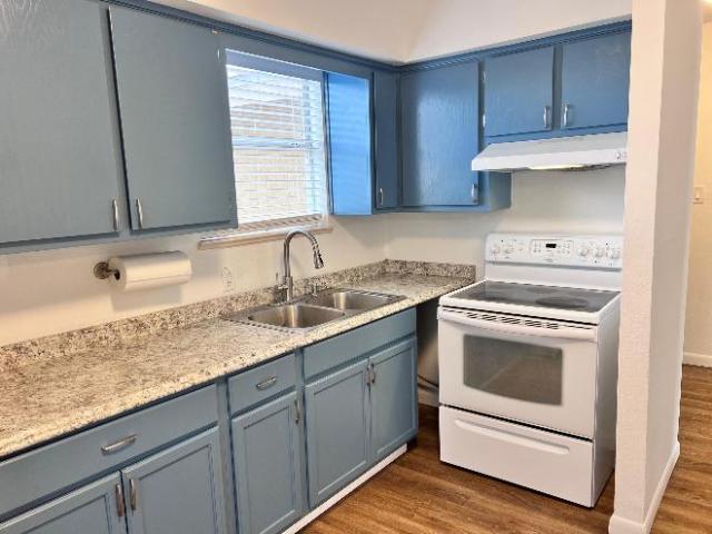2 Br, 1 bath, Townhouse/Brownstone/RowHouse 707 Luna Rd SW