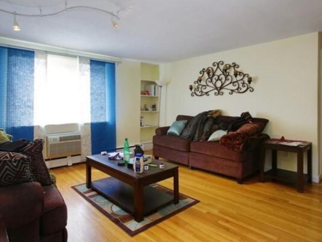 2 Br, 1 bath, Townhouse/Brownstone/RowHouse 71 Colborne Road Apt 1b