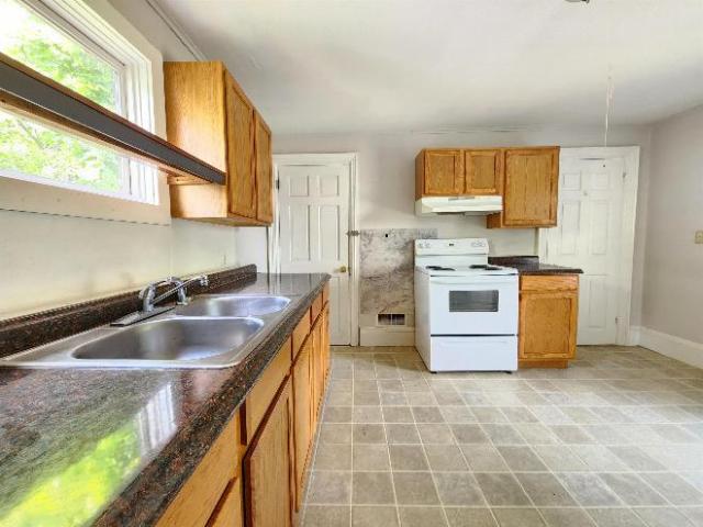 2 Br, 1 bath, Townhouse/Brownstone/RowHouse 72 Pier Street