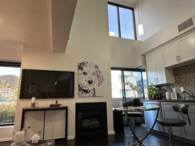 2 Br, 1 bath, Townhouse/Brownstone/RowHouse 7320 Hawthorn Ave