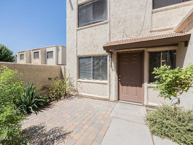 2 Br, 1 bath, Townhouse/Brownstone/RowHouse 8113 E Glenrosa Avenue