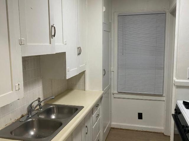 2 Br, 1 bath, Townhouse/Brownstone/RowHouse 811 Park St