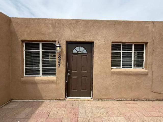 2 Br, 1 bath, Townhouse/Brownstone/RowHouse 827 North Columbus Boulevard