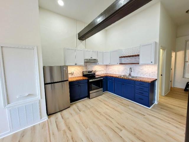 2 Br, 1 bath, Townhouse/Brownstone/RowHouse 828 Campbell St