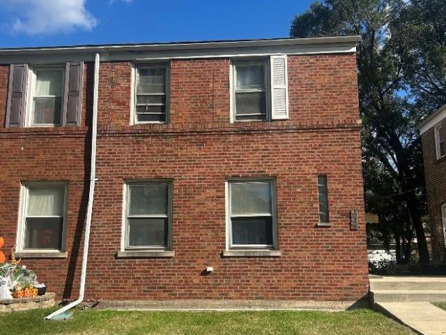 2 Br, 1 bath, Townhouse/Brownstone/RowHouse 8825 South Kenwood Avenue