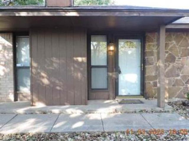 2 Br, 1 bath, Townhouse/Brownstone/RowHouse 909 NE Tortise Dr