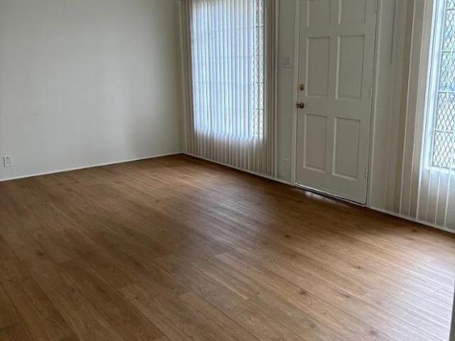 2 Br, 1 bath, Townhouse/Brownstone/RowHouse 900 E Arlington St