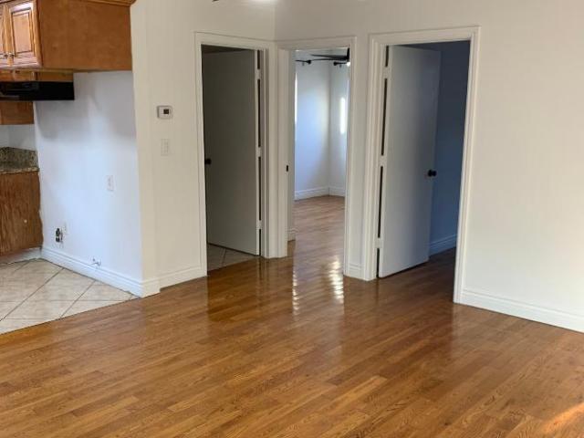 2 Br, 1 bath, Townhouse/Brownstone/RowHouse 940 1/2 N Serrano Ave
