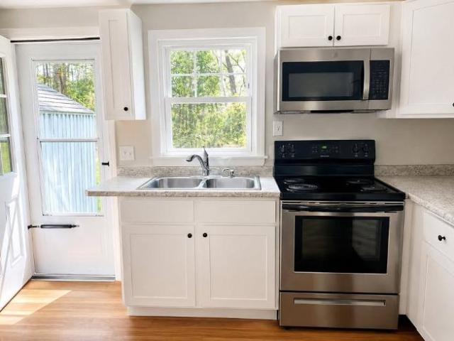 2 Br, 1 bath, Townhouse/Brownstone/RowHouse 98 Burnell Dr