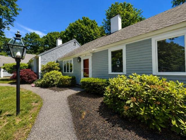 2 Br, 1 bath, Townhouse/Brownstone/RowHouse 9 Oakview Dr