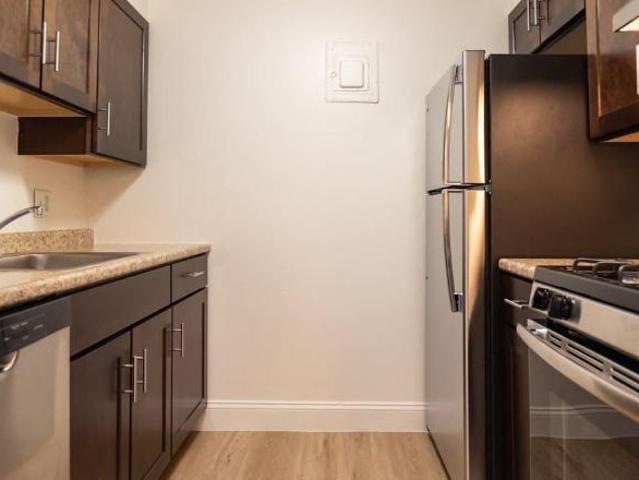 2 Br, 1 bath, Apartment 0 Beverly Commons Drive