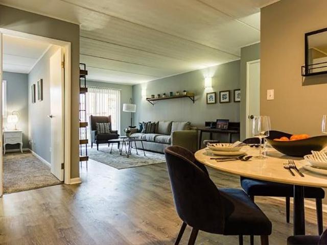 2 Br, 1 bath, Apartment 10435 Menard Ave
