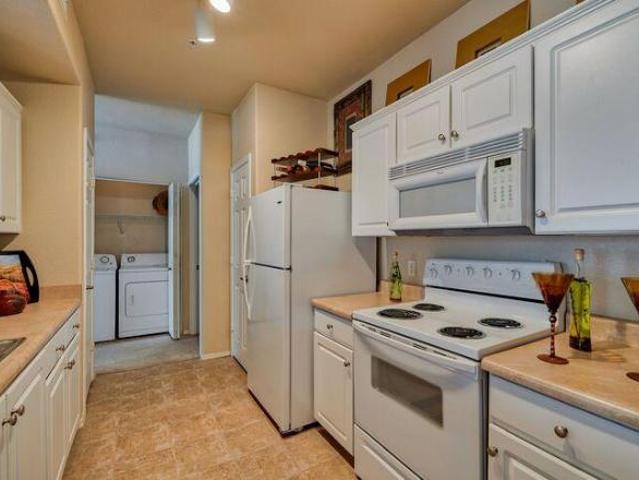 2 Br, 1 bath, Apartment 105 N Links Dr