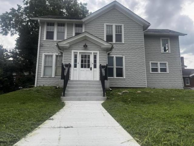 2 Br, 1 bath, Apartment 105 University St