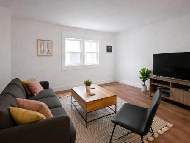 2 Br, 1 bath, Apartment 1063 Kirkwood Ave SE
