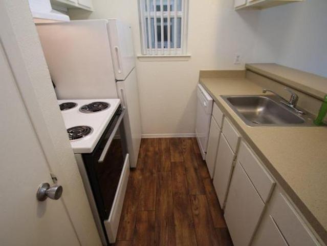 2 Br, 1 bath, Apartment 10602 Stone Canyon Road