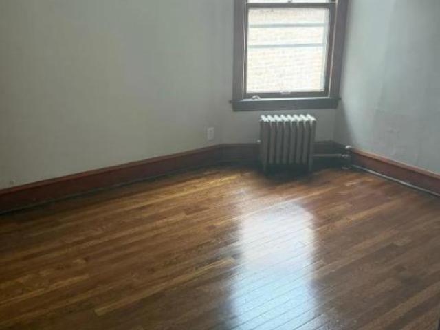 2 Br, 1 bath, Apartment 10618 S Ewing Ave