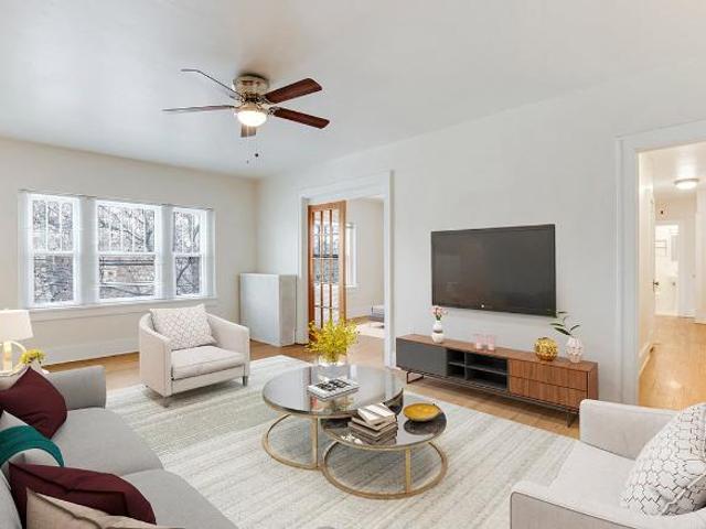 2 Br, 1 bath, Apartment 1086 Corona Street