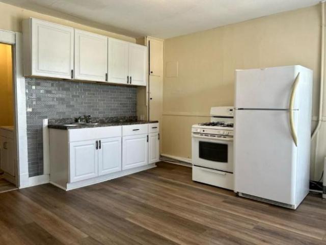 2 Br, 1 bath, Apartment 109 Birch St
