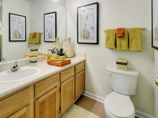2 Br, 1 bath, Apartment 1000 Park Place Ave
