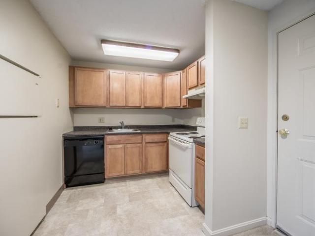 2 Br, 1 bath, Apartment 1001 1009 Westford Street