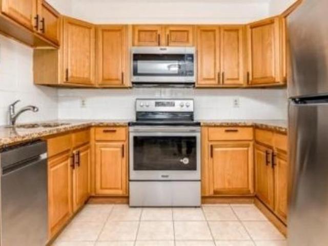2 Br, 1 bath, Apartment 1005 Lincoln Street