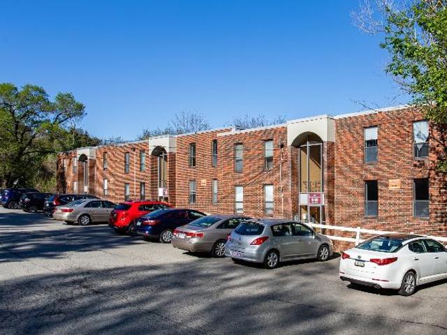 2 Br, 1 bath, Apartment 1009 Glass Run Road