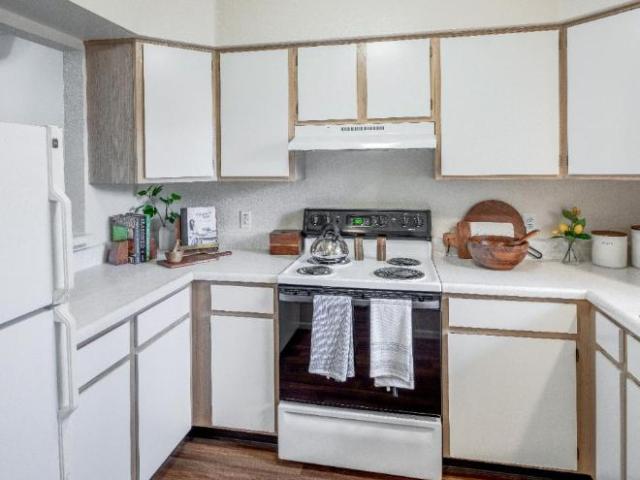 2 Br, 1 bath, Apartment 1009 N Holland Sylvania Rd